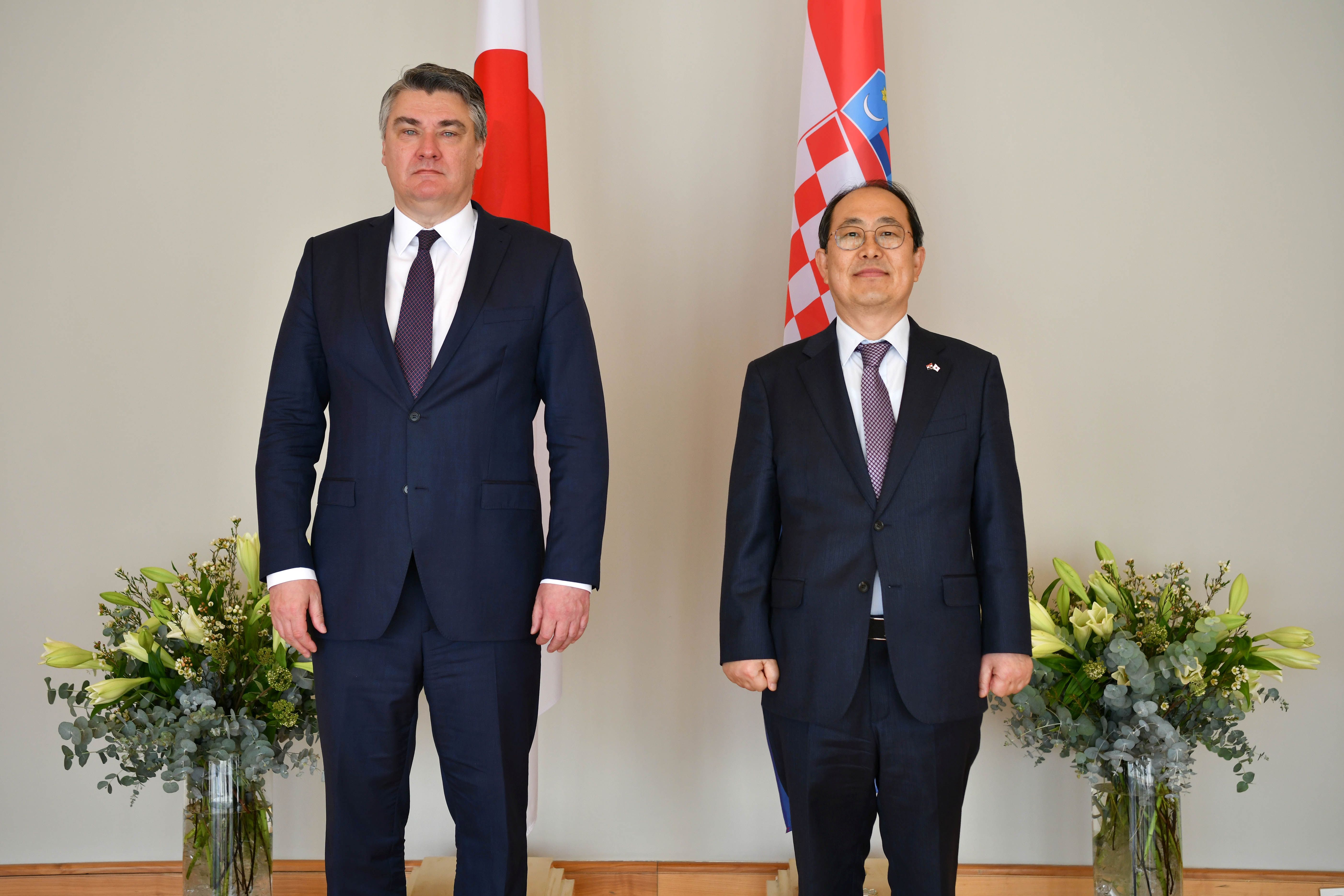 Ambassador of Republic of Korea Presents Credentials to President of ...