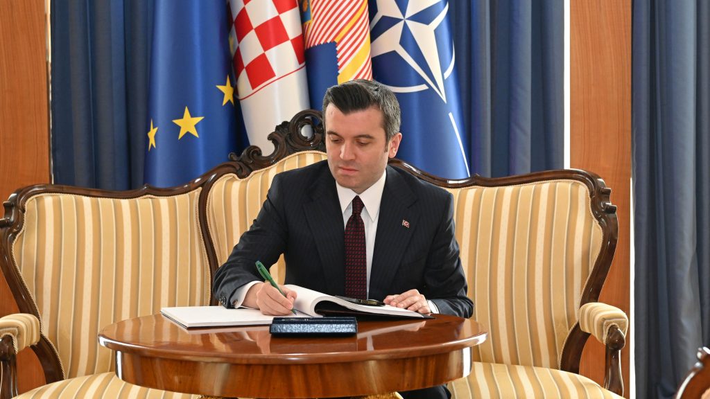Veleposlanik Republike Turske predao vjerodajnice Predsjedniku ... Veleposlanik Republike Turske predao vjerodajnice Predsjedniku ...