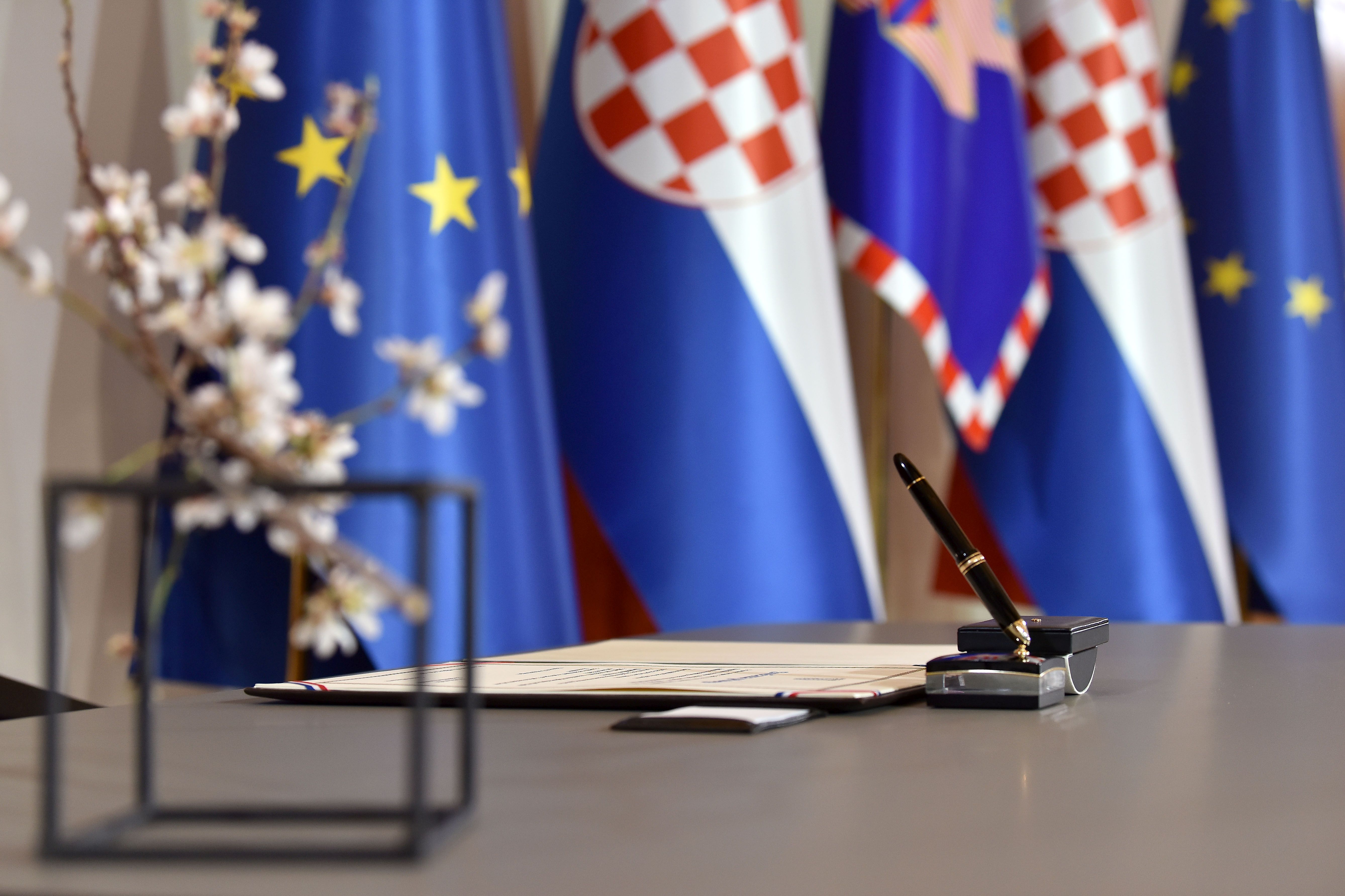 Ivica Olujić imenovan za savjetnika Predsjednika Republike za obranu ... Ivica Olujić imenovan za savjetnika Predsjednika Republike za obranu ...