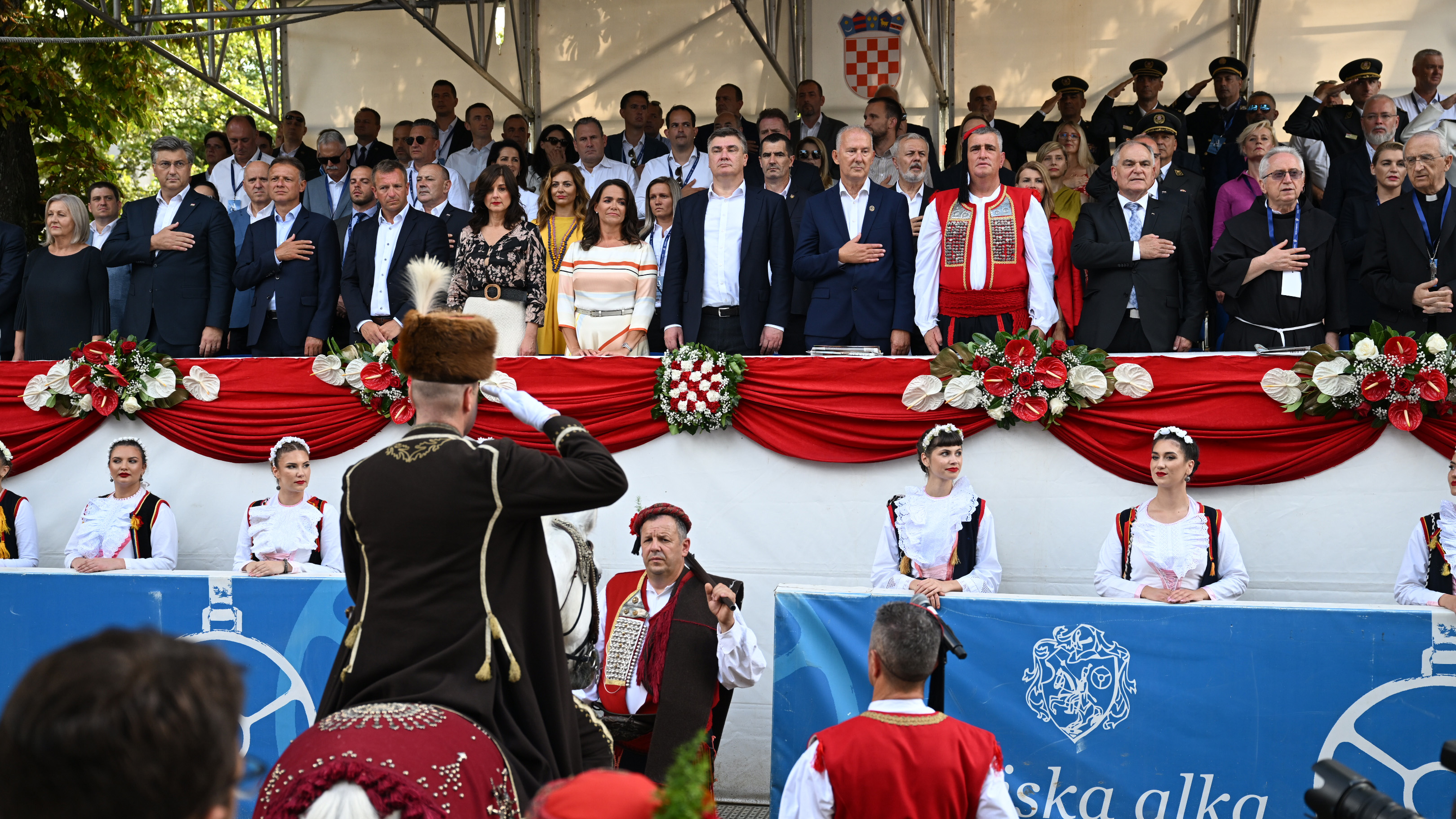 President Milanović Presents Sabre and Golden Ring with Croatian Coat of Arms to Winner of ...